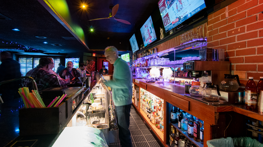Live Music Vibes: Unleashing the Rhythm at Banter Bar in West Los ...